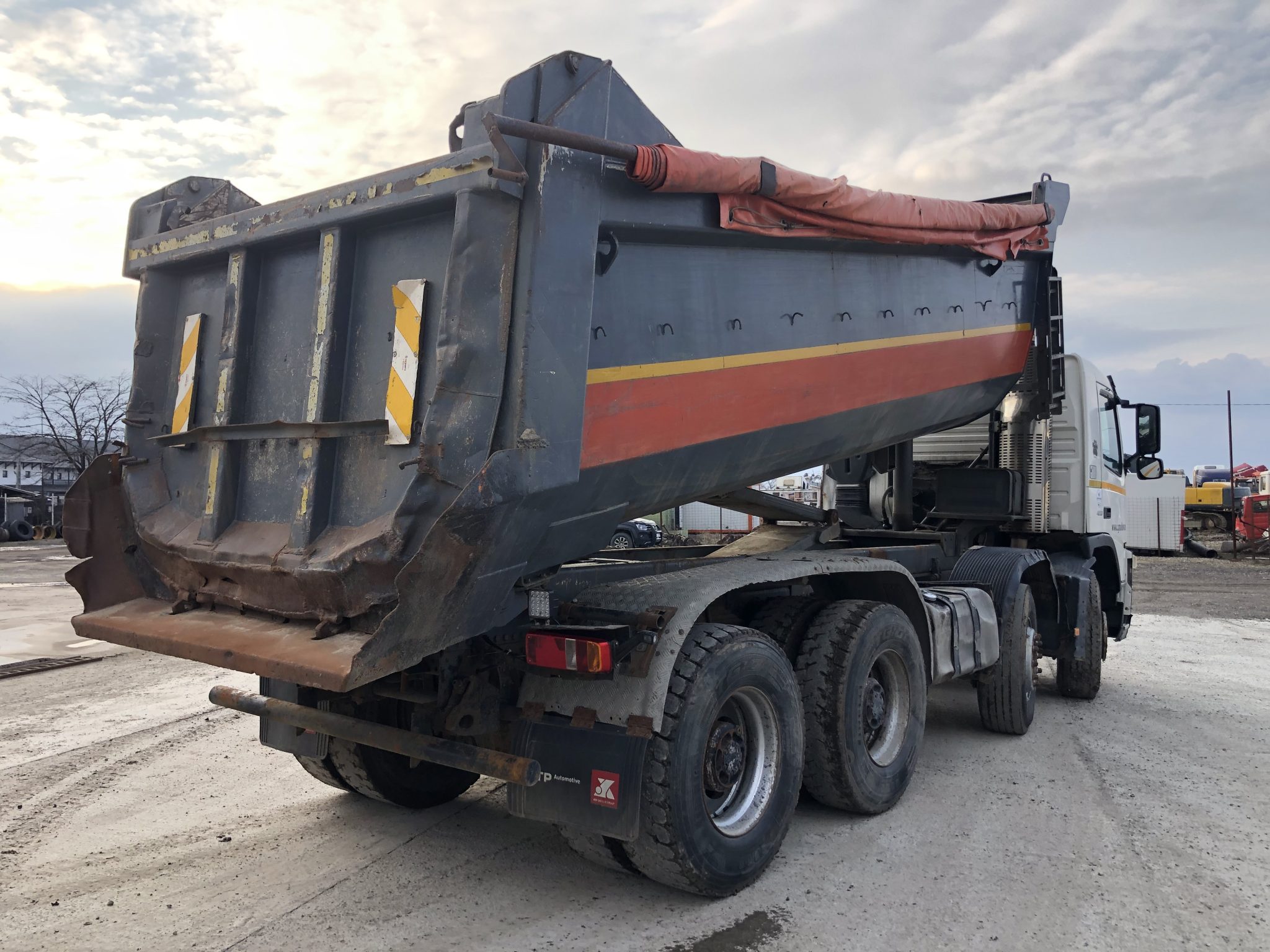 Bascula Volvo FM 12 420 cu 4 axe 8x4 * Nutugrup Tupilati